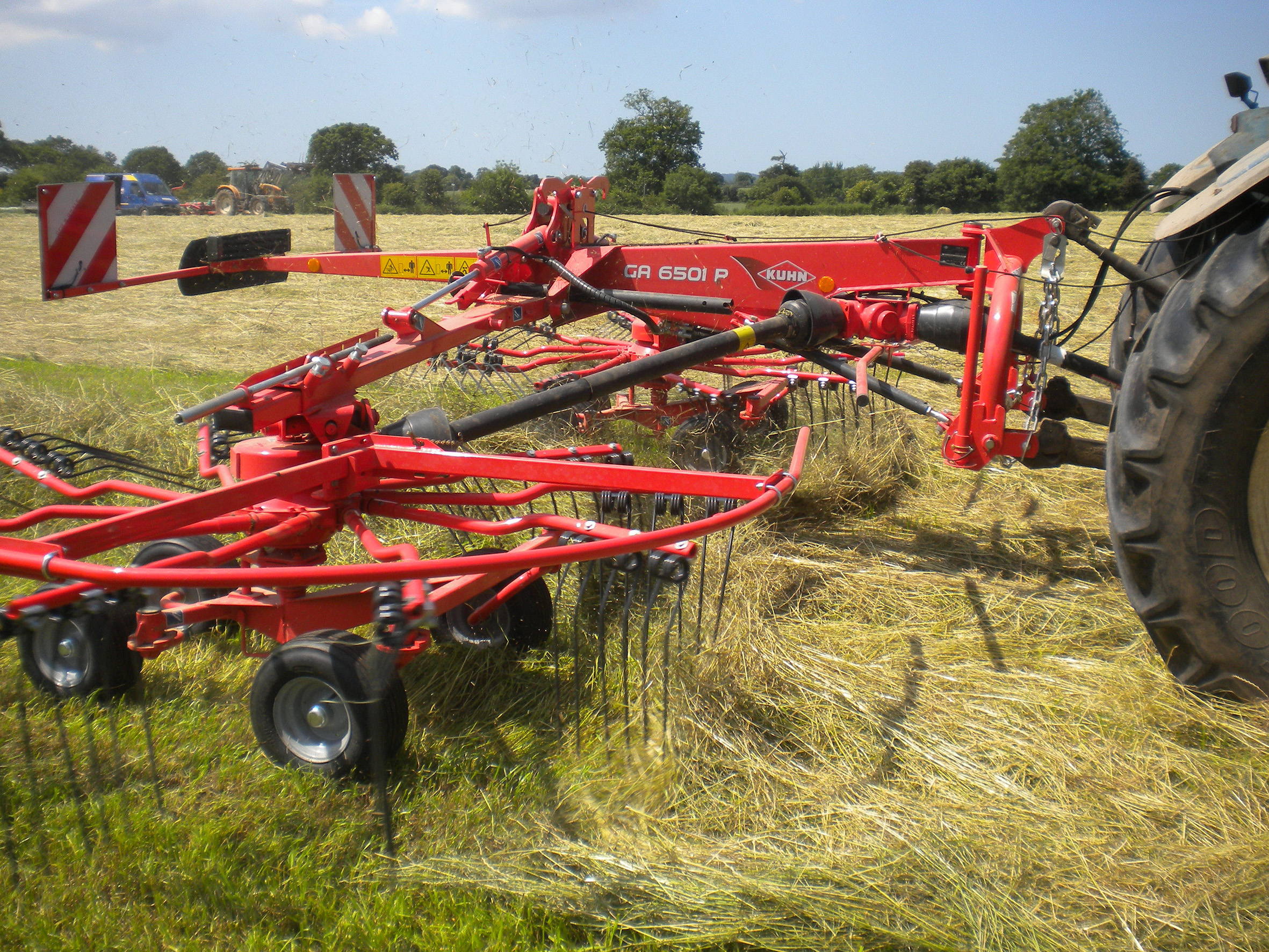 KUHN Rakes - T H WHITE Agriculture